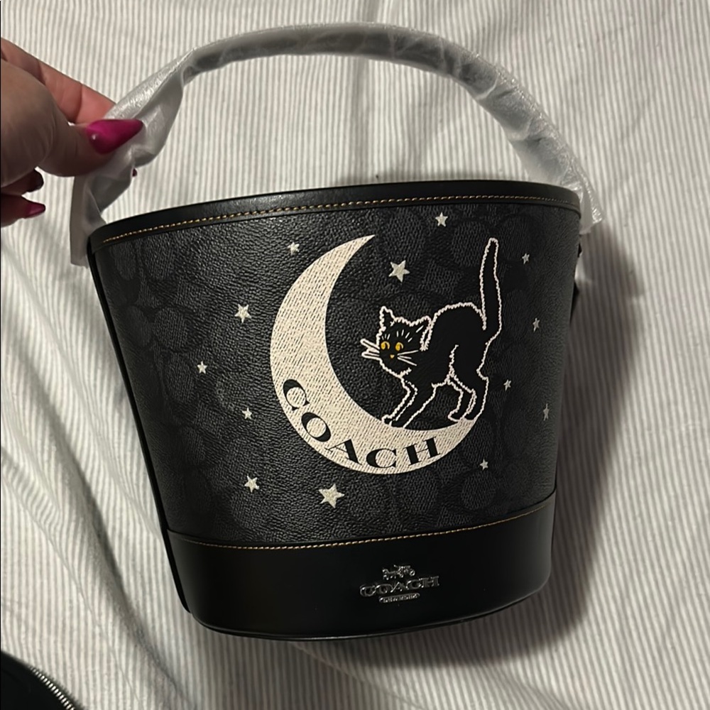 Coach Black Bucket Bag With Cat And Moon Design - Gem